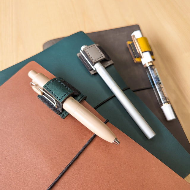 Magnetic Pen Loops – The Black Canvas