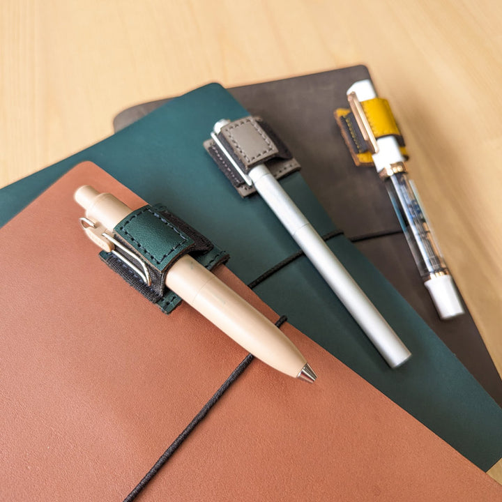 Magnetic Pen Loop – The Black Canvas